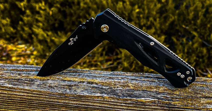 Bowie vs Folder: A Tale of Two Knives | Shoot On